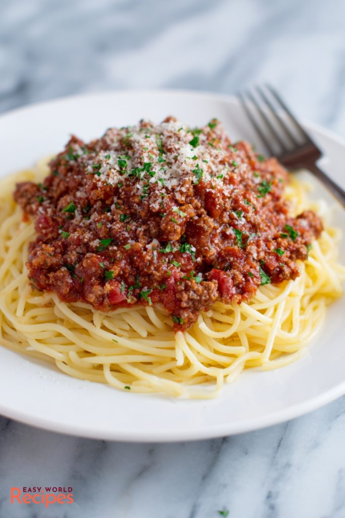 Greek Makaronia me Kima (Spaghetti with Meat Sauce)